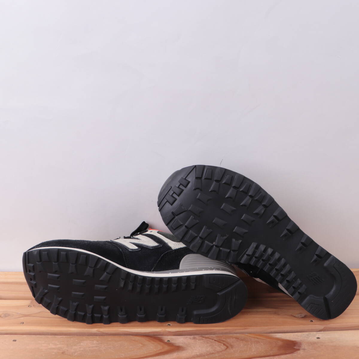 Yahoo!オークション - z2330【574】ニューバランス US7 25.0cm/黒 ブラ...