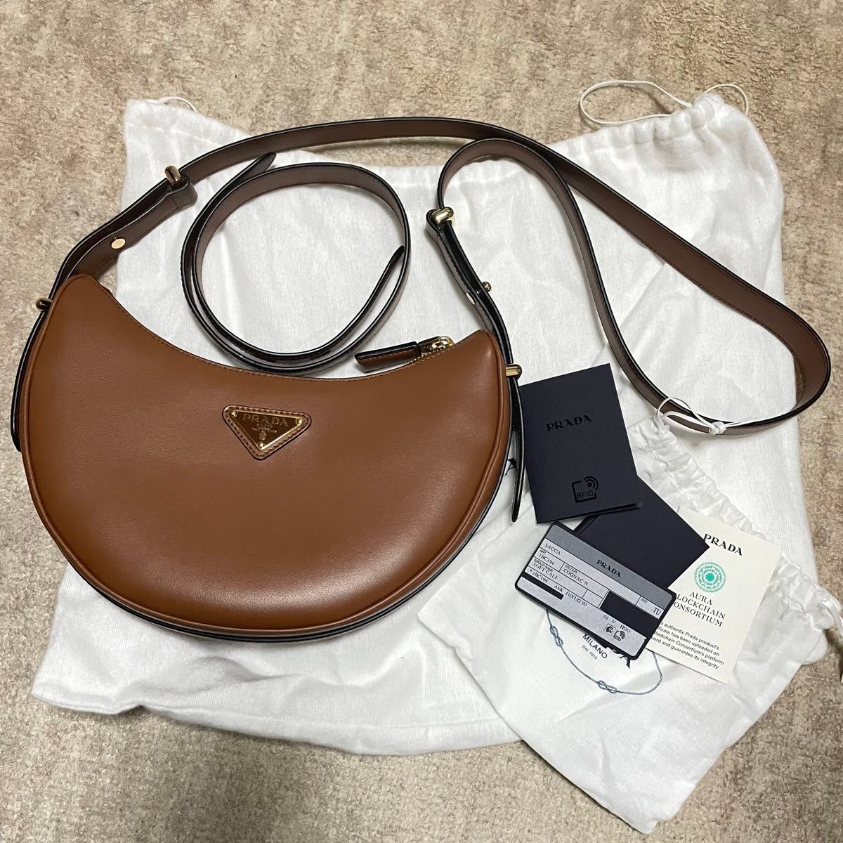 プラダ prada アーケ ブラウン ショルダーバッグ ハーフムーン プラダ prada アーケ ブラウン ショルダーバッグ ハーフムーン