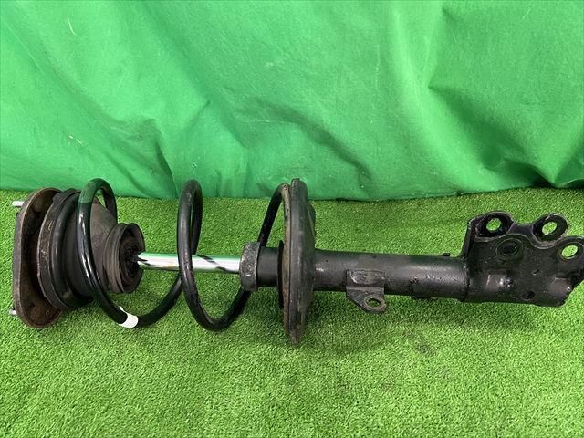 Yahoo!オークション - プリウス DAA-NHW20 右フロントストラット 48510...