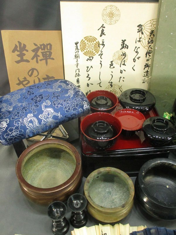 Yahoo!オークション - 4685 仏具 まとめて/お鈴 鈴台 鈴布団 線香立 ロ...