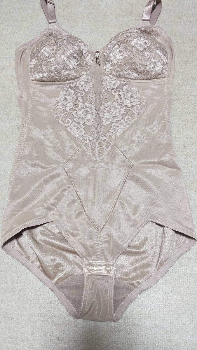 Yahoo!オークション - ワコールの光沢有り大き目ボディスーツC85L