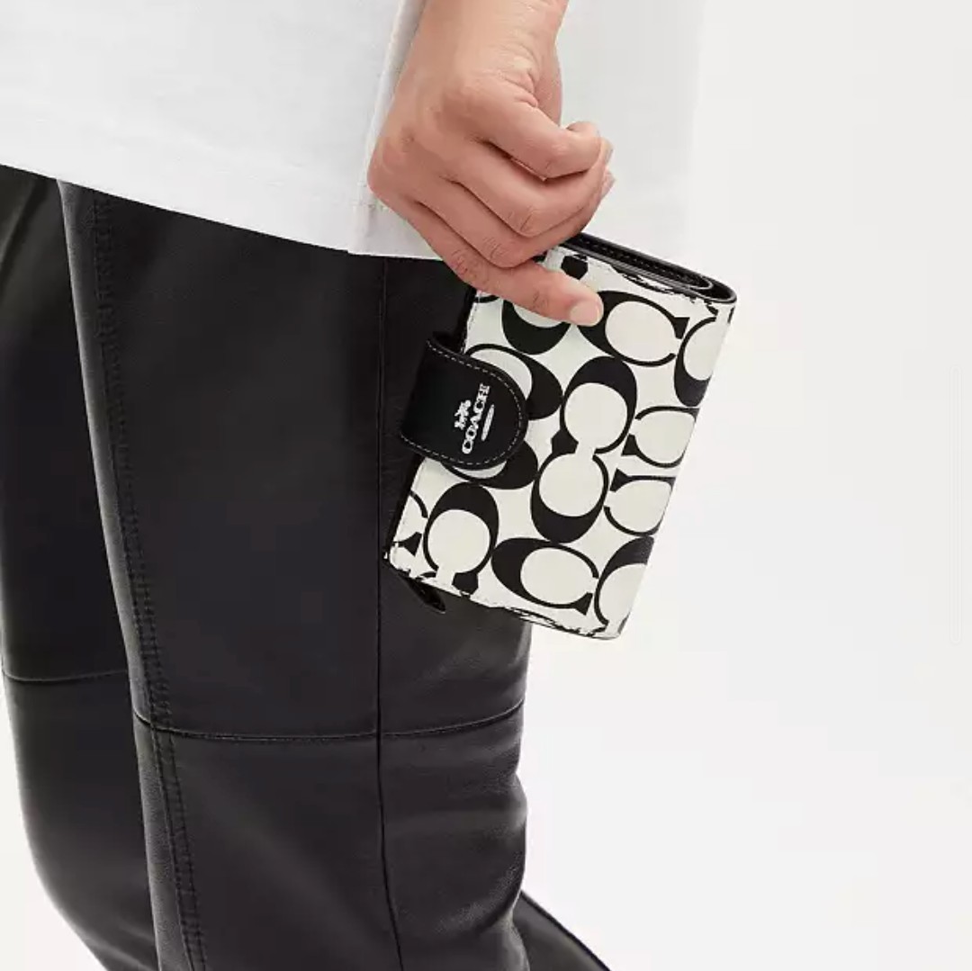 Yahoo!オークション - C-547 新品未使用 COACH ミディアム コーナー ジ...