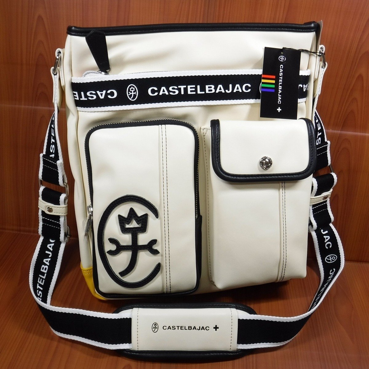 Yahoo!オークション - BB956 カステルバジャック 新品 白 A4サイズ収納...