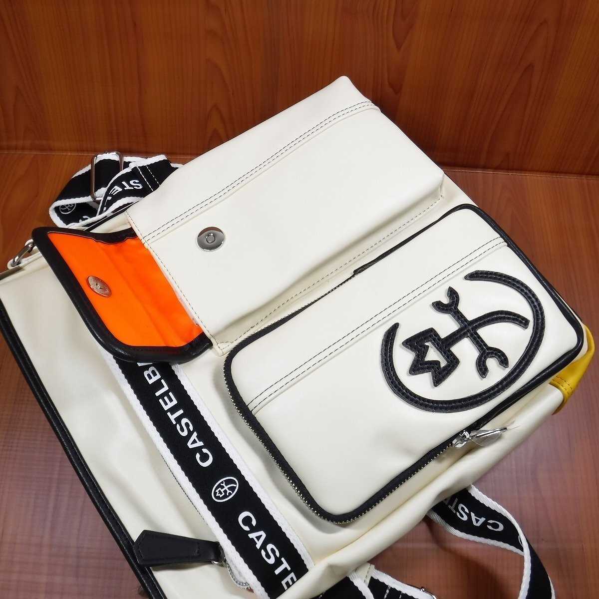 Yahoo!オークション - BB956 カステルバジャック 新品 白 A4サイズ収納...