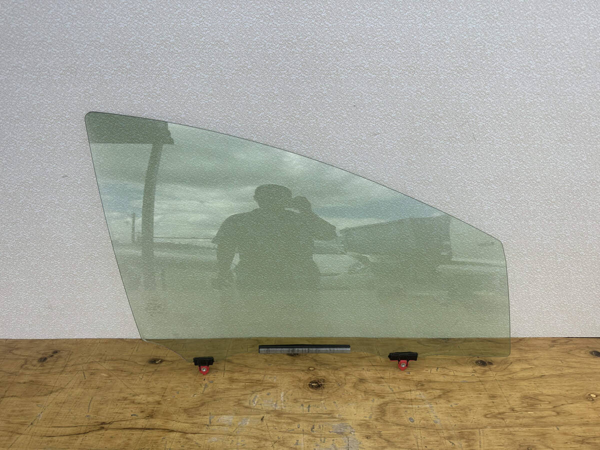 Yahoo!オークション - アクア NHP10 右フロントドアガラス 43R-00033