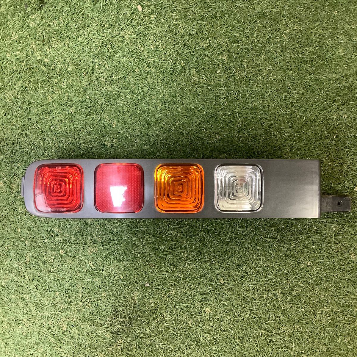 Yahoo!オークション - キューブ UA-BZ11 左 テールライト ICHIKOH 4965...