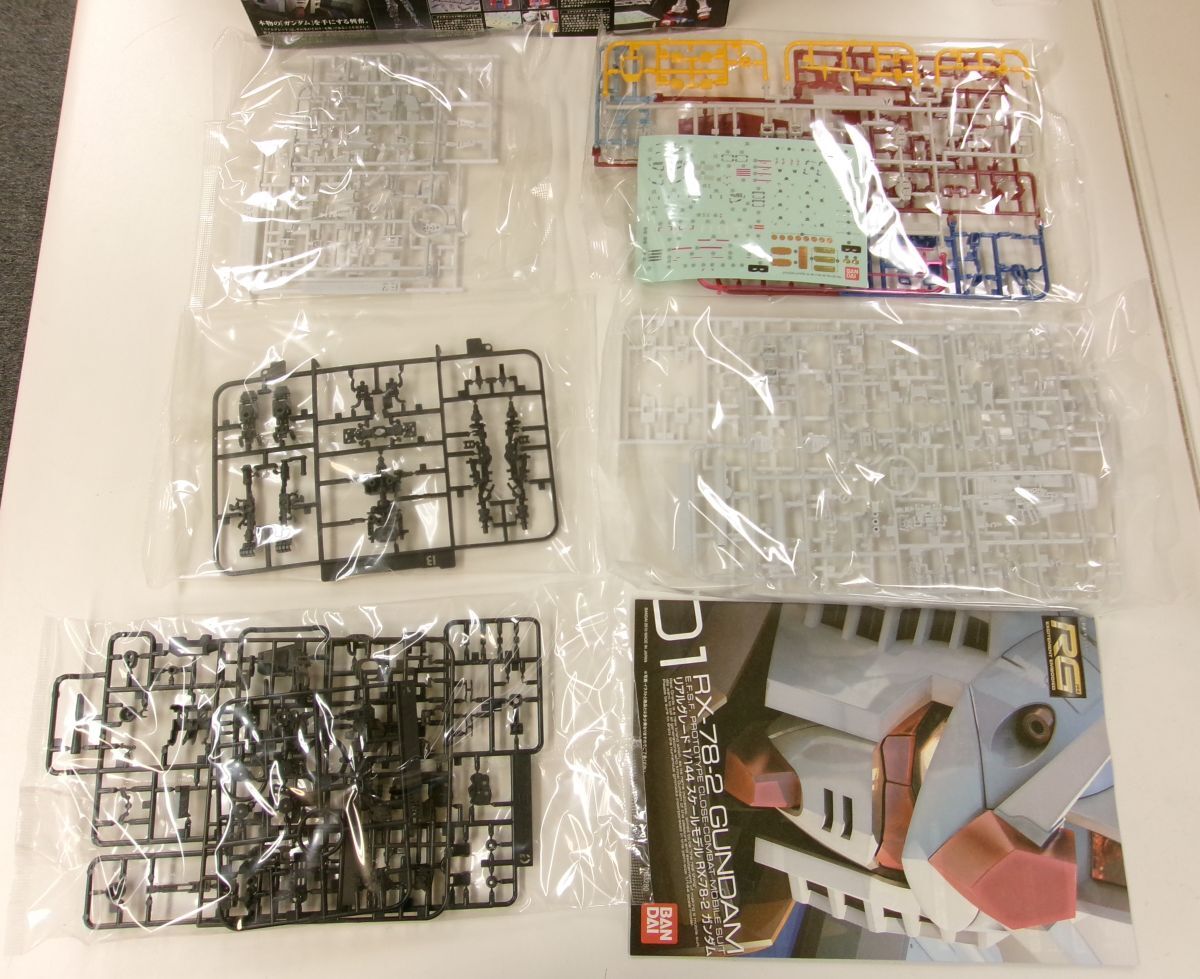 Yahoo!オークション - #s47【梱80】バンダイ RG 1/144 RX-78-2 ガンダ...