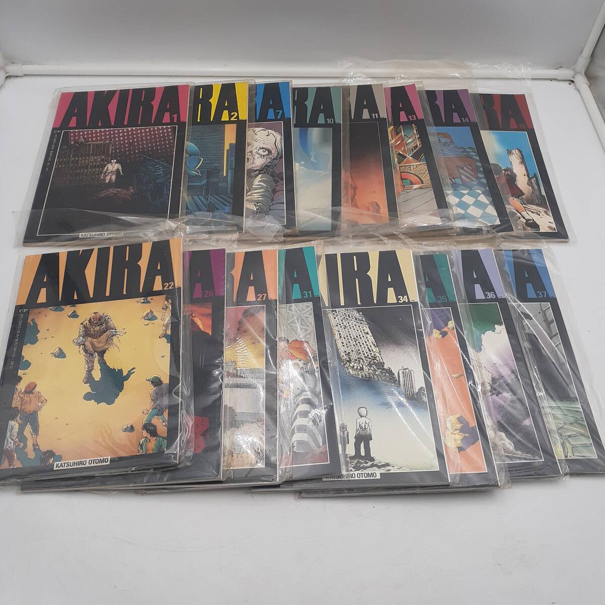 Yahoo!オークション - 【 訳ありおまとめ品 】海外コミック版 AKIRA 1...