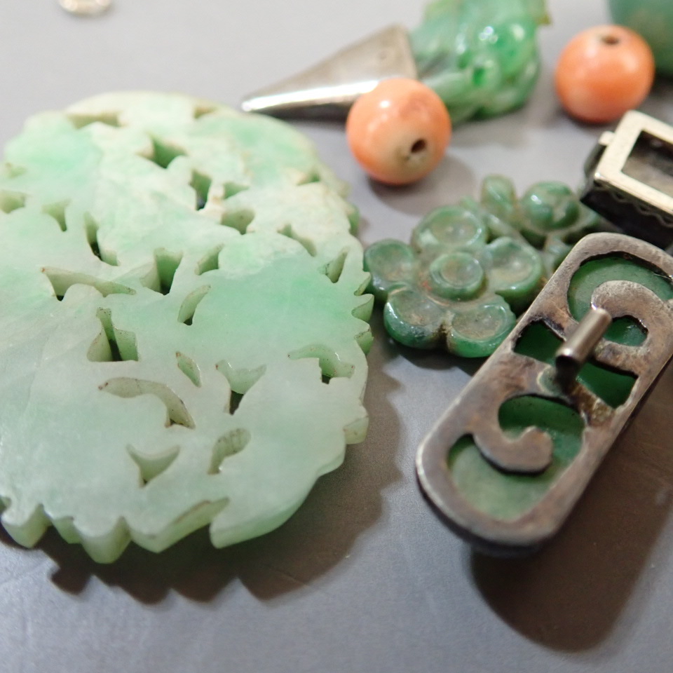 Yahoo!オークション - FK-4855 旧家整理品 翡翠 珊瑚玉など装飾品 ア...