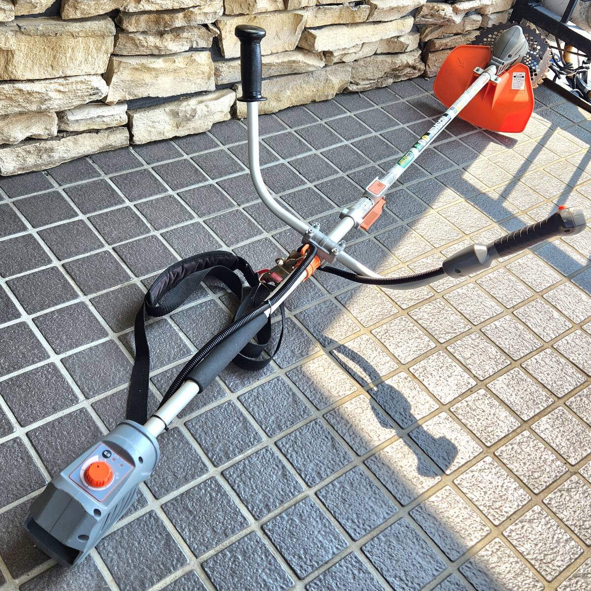 発送不可 店頭限定 工進 KOSHIN 充電式 草刈機 SBC-1825 18V ジャンク 北E3(本体)｜売買されたオークション情報、yahooの商品情報をアーカイブ公開 - オークファン ...