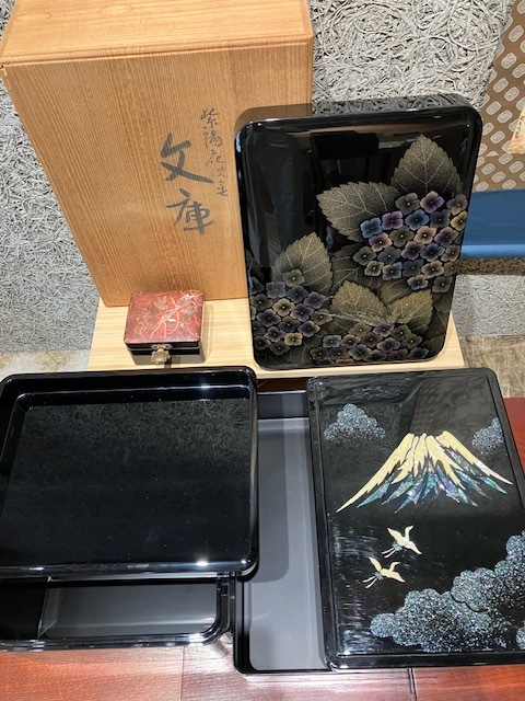 Yahoo!オークション - 輪島塗 五島屋 2段書物入れW31.5×D22×H14 富士...