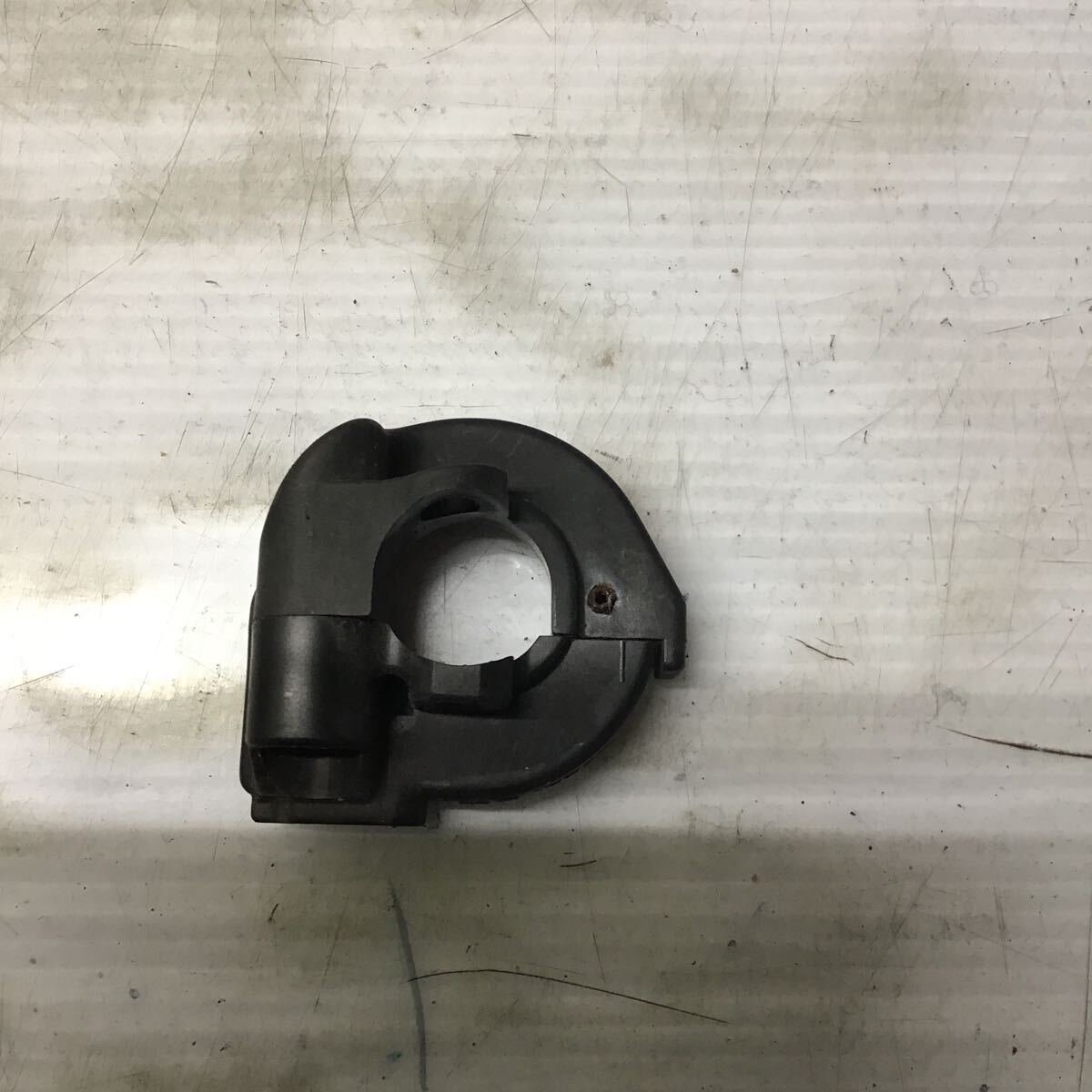 Yahoo!オークション - B26-20 ne スズキ レッツ2 CA1PA スロットルホル...