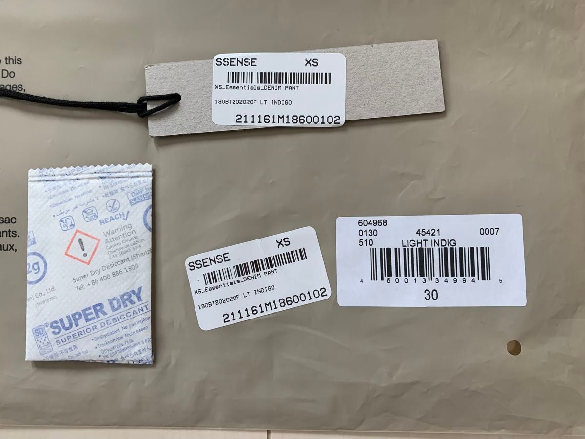 正規品 FEAR OF GOD ESSENTIALS デニムパンツ W30 ライト 正規品 FEAR OF GOD ESSENTIALS デニムパンツ W30 ライト