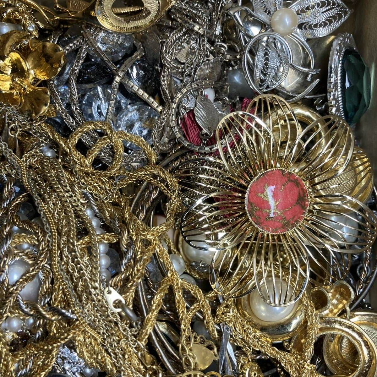 Yahoo!オークション - アクセサリー 約7.6kg ネックレス ブローチ イヤ...