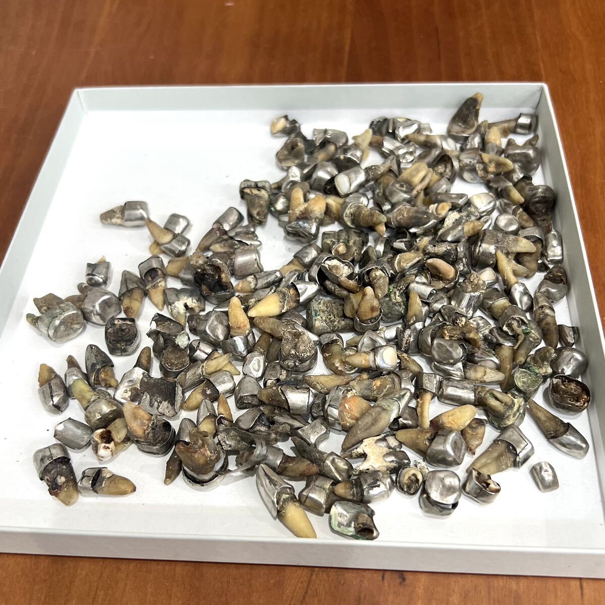 Yahoo!オークション - 銀歯 差し歯 詰め物 被せ物 まとめて 約274g 素...