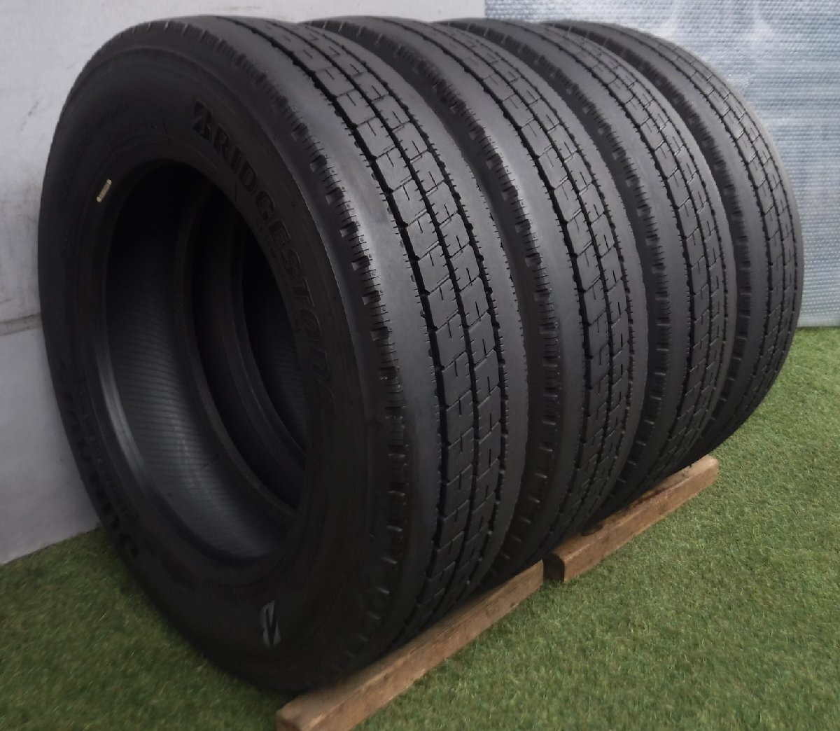 Yahoo!オークション - 205/70R17.5 ブリヂストン DURAVIS R207 サマー...