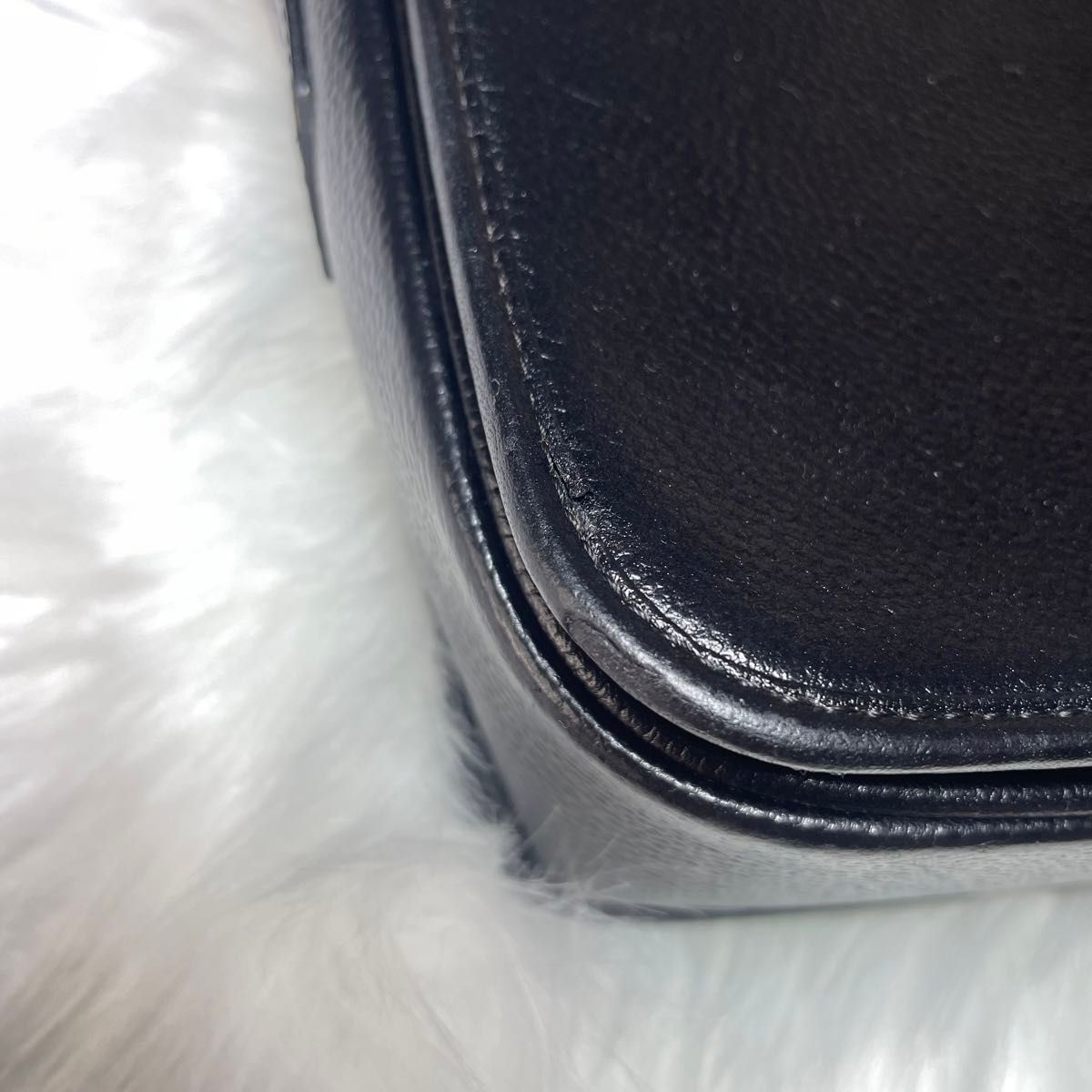 ysl イヴサンローラン レザー ショルダーバッグ ブラック 黒 ysl イヴサンローラン レザー ショルダーバッグ ブラック 黒