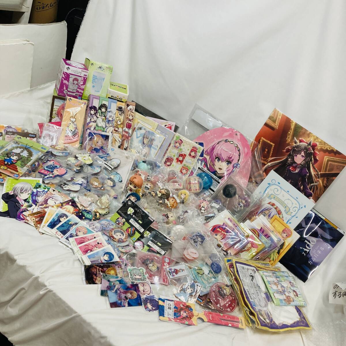 Yahoo!オークション - 32Mdd 萌え系アニメグッズ まとめて箱詰め 五等...