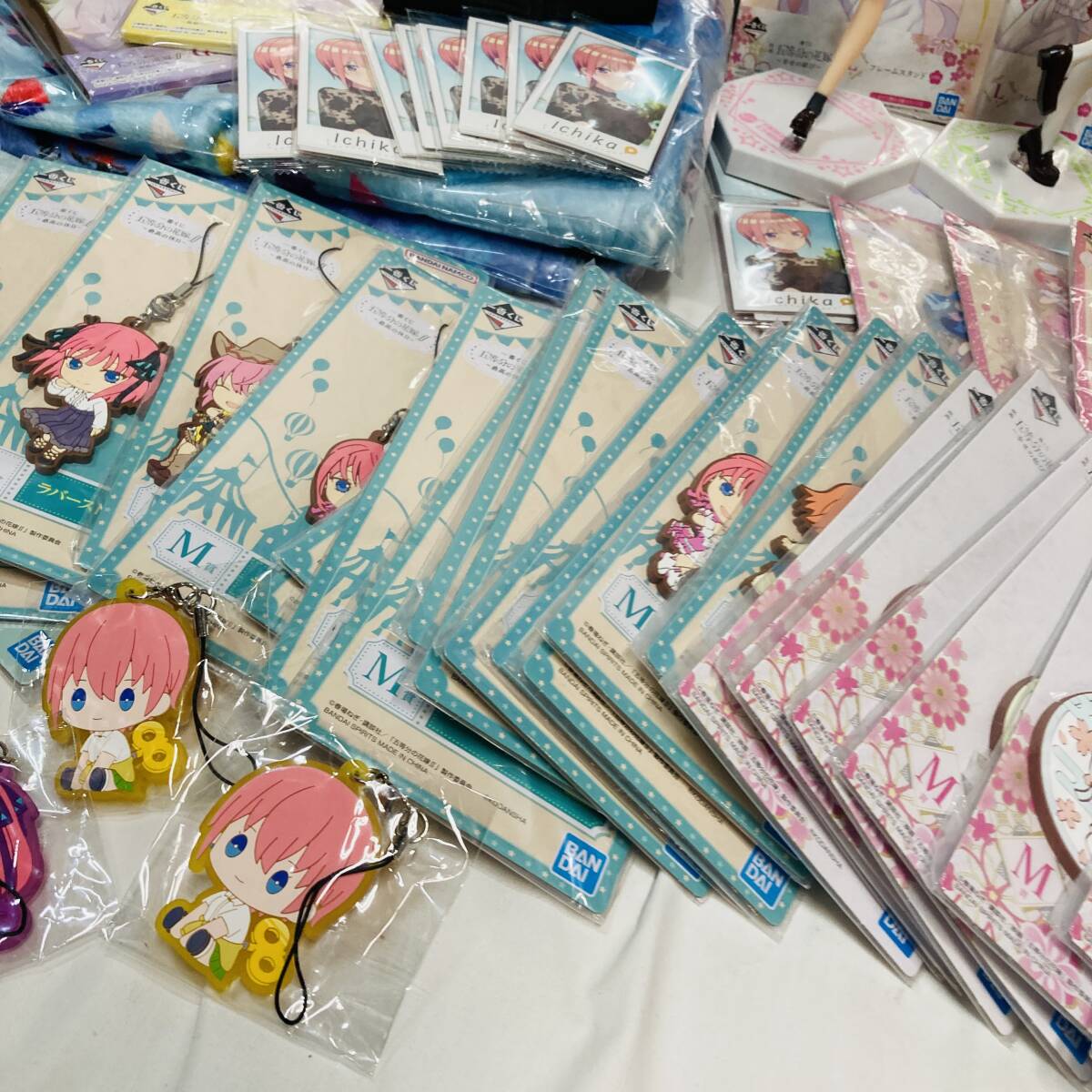 Yahoo!オークション - 32Mdd 萌え系アニメグッズ まとめて箱詰め 五等...