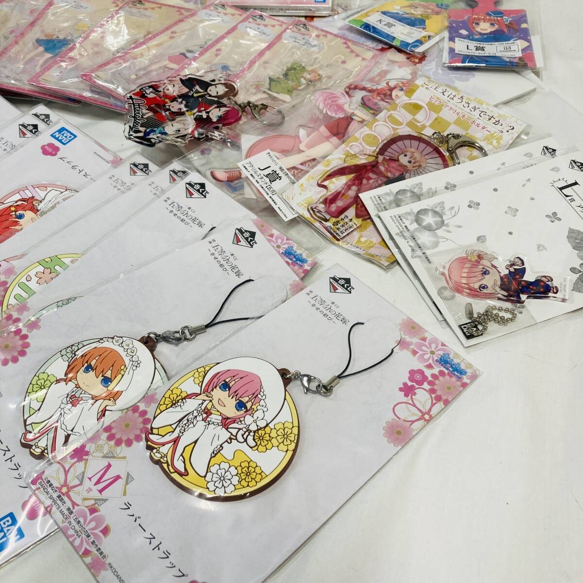 Yahoo!オークション - 32Mdd 萌え系アニメグッズ まとめて箱詰め 五等...