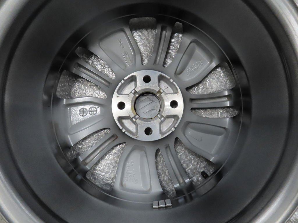 Yahoo!オークション - スズキ スイフト 純正 ZC83 納車外し ブラポリ 6...