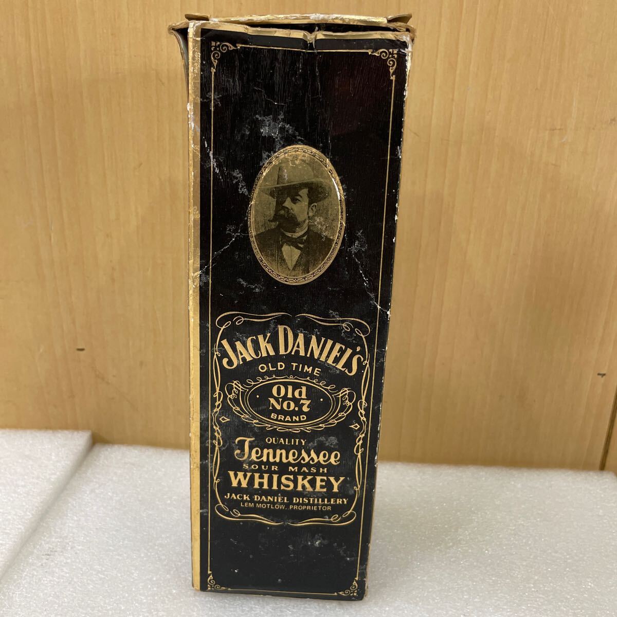 RM8068 JACK DANIELS ジャックダニエル ブラック 40度 750ml 古酒 0607(その他)｜売買されたオークション情報、yahooの商品情報をアーカイブ公開 ...