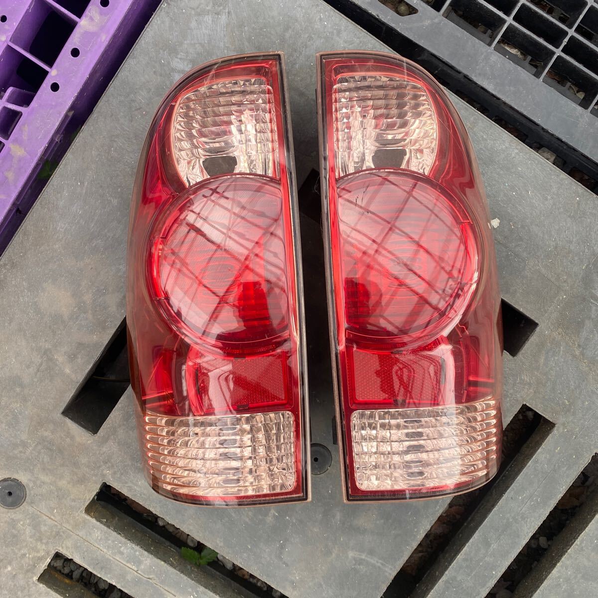 Yahoo!オークション - USトヨタ タコマ 05y〜 純正 テールランプ