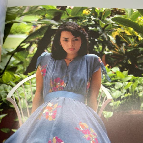 Yahoo!オークション - Y036【コンパクト】 岡田奈々 写真集 デラックス...