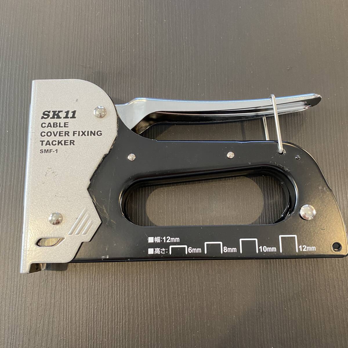 Yahoo!オークション - 24時間以内に発送 SK11 モール固定用タッカー ...