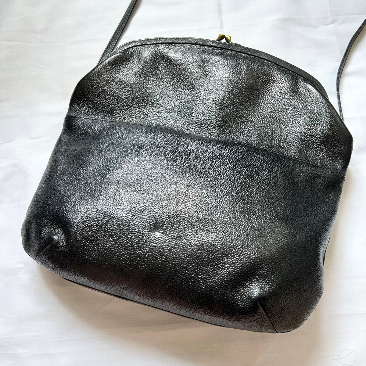 美品 激レア イルビゾンテ ショルダーバッグ レザー ブラック 美品 激レア イルビゾンテ ショルダーバッグ レザー ブラック