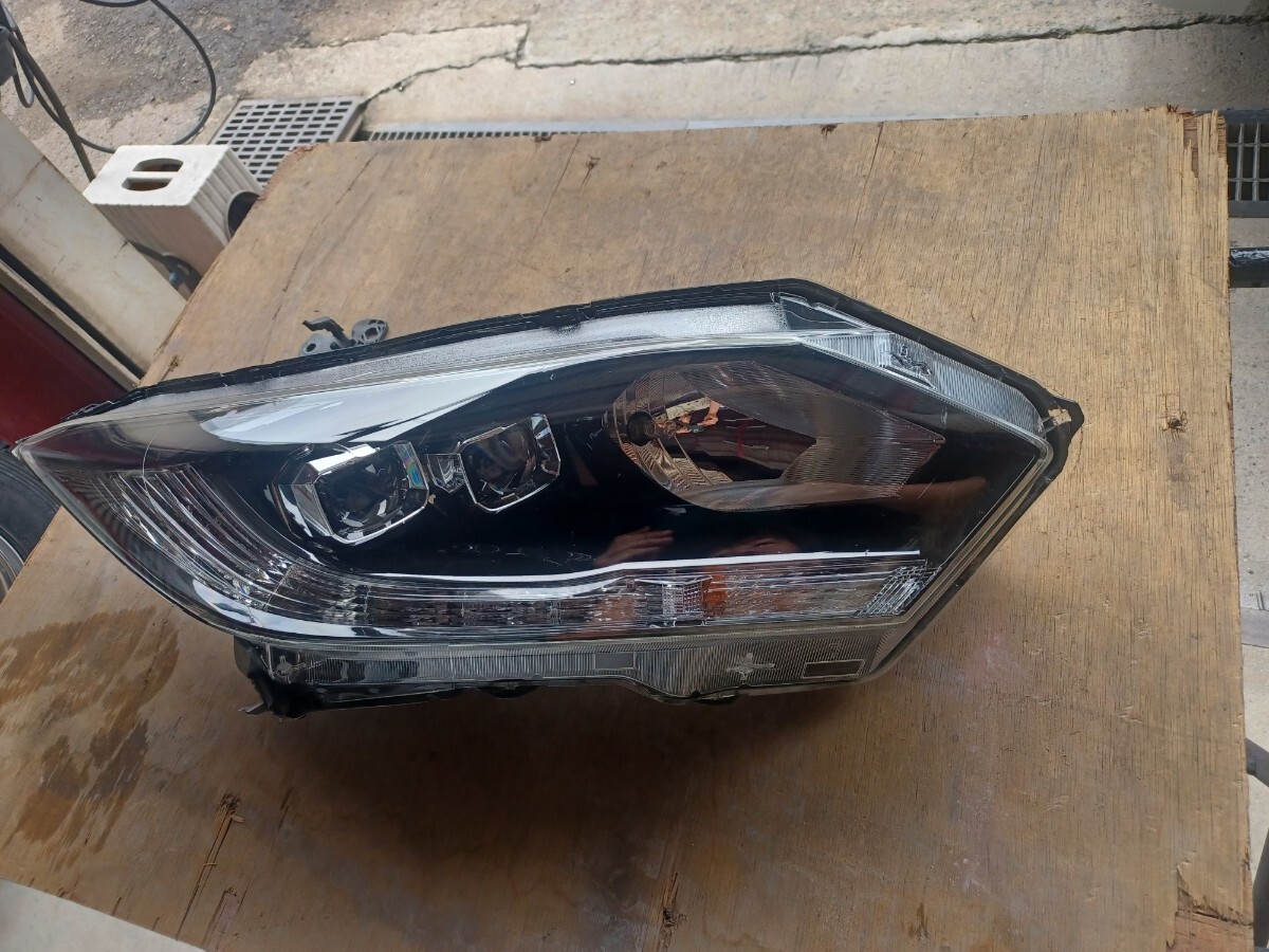 Yahoo!オークション - ヴェゼル RU1 RU2 純正 LED 右 ヘッドランプ ヘ...