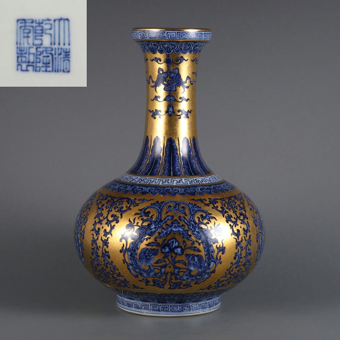 Yahoo!オークション - 渡鶴羽 P053清乾隆年製 金地青花双龍捧寿賞瓶 ...