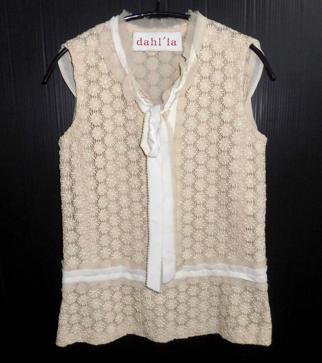 Yahoo!オークション - 美品 dahl’ia ダリア レース刺繍 ノースリーブ ...
