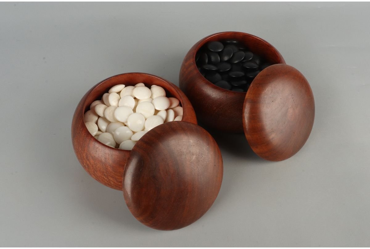 Yahoo!オークション - [URA]天然本蛤・那智黒石32号碁石/i24/10-i2-105...