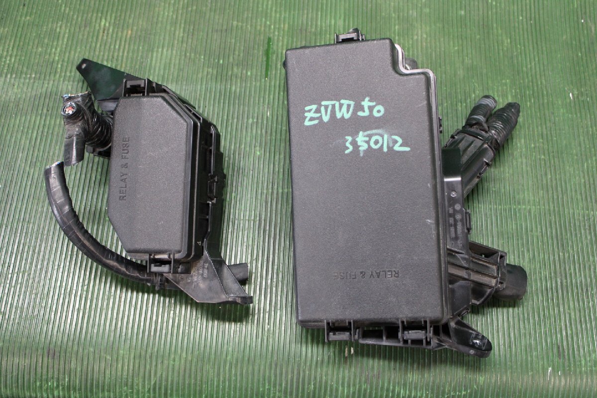 Yahoo!オークション - DAA-ZVW50 プリウス トヨタ 純正 ヒューズボック...