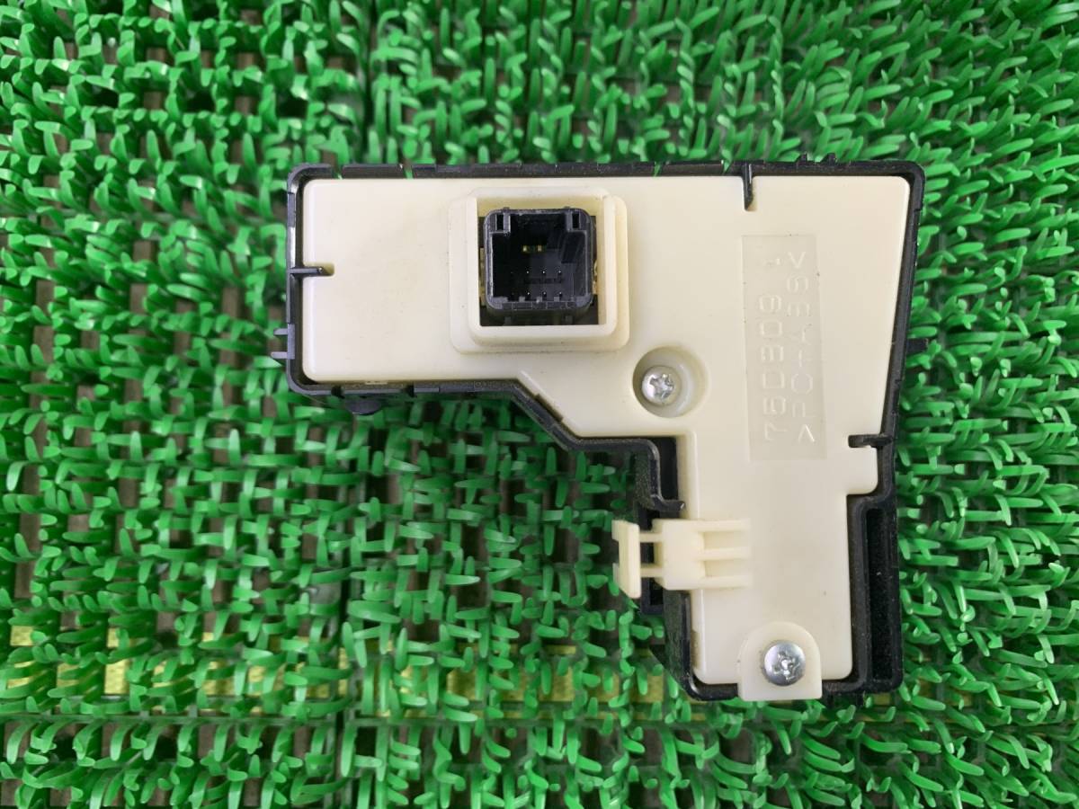 Yahoo!オークション - 即決値段 動作OK M11-7トヨタ プリウス ZVW30 ...