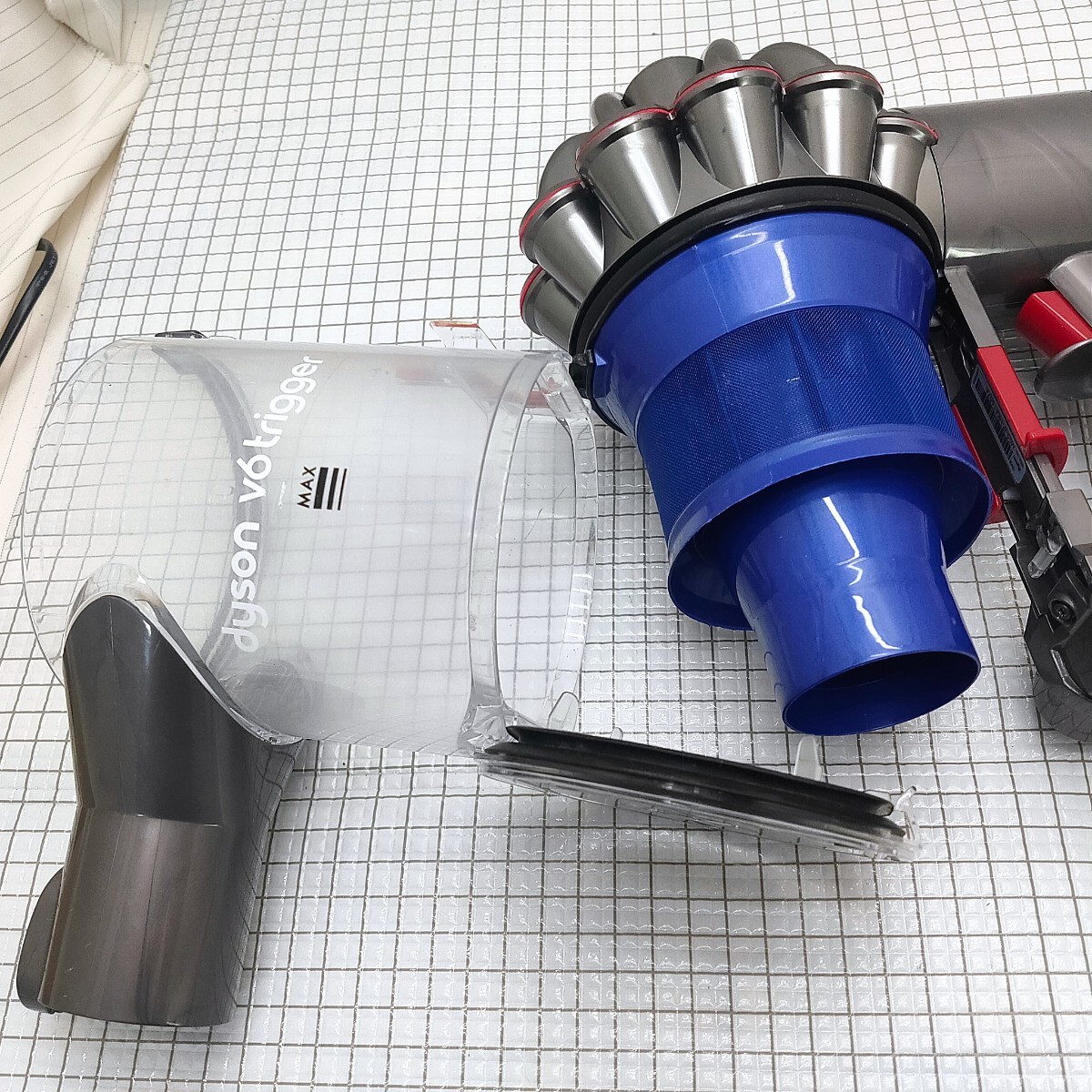 ダイソン コードレス掃除機 V6 Trigger 本体+充電器+ミニ ダイソン コードレス掃除機 V6 Trigger 本体+充電器+ミニ