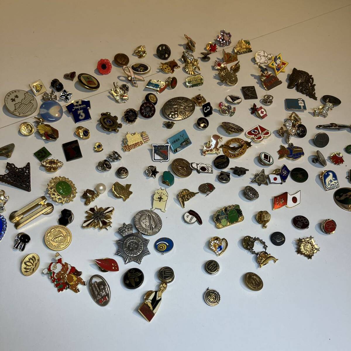 バッジ 約0.6kg メッキ ジャンク まとめ 大量 F149(その他)｜売買されたオークション情報、yahooの商品情報をアーカイブ公開 - オークファン（aucfan.com）