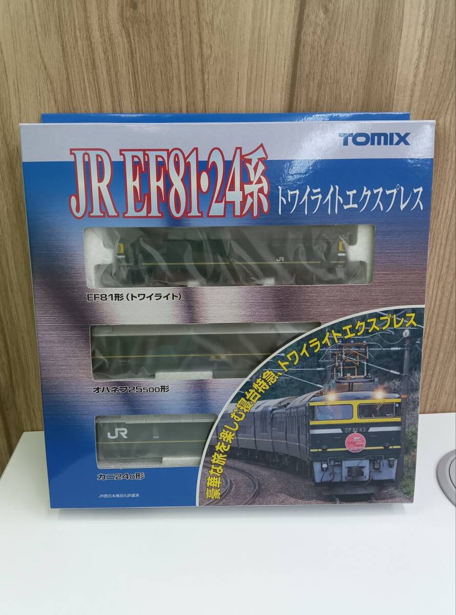 おそらく TOMIX 92459 JR EF81 24系トワイライトエクスプレス 基本セット 電車 鉄道 5929(客車)｜売買されたオークション情報、yahooの商品情報をアーカイブ公開 ...