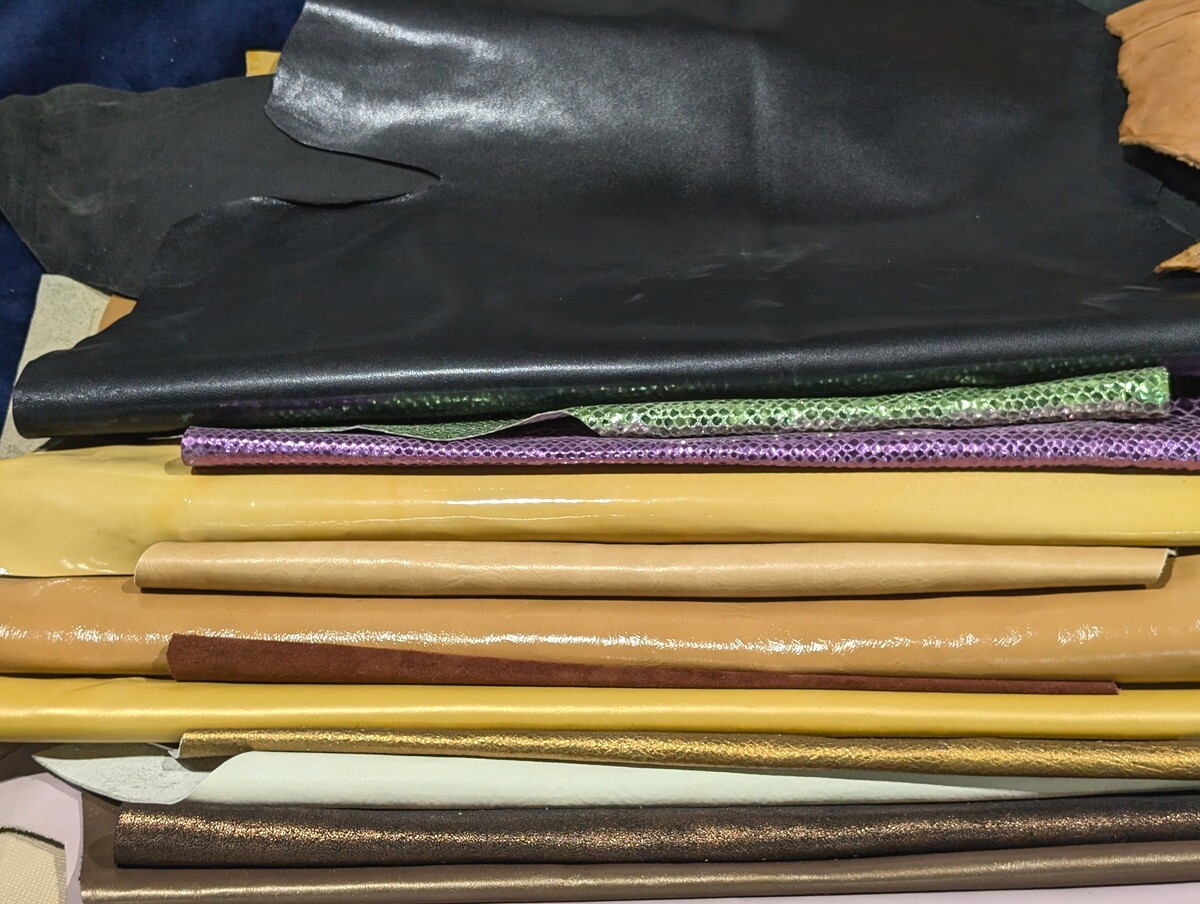 Yahoo!オークション - 7-155-140 レザークラフト 端切れ まとめて 約9....