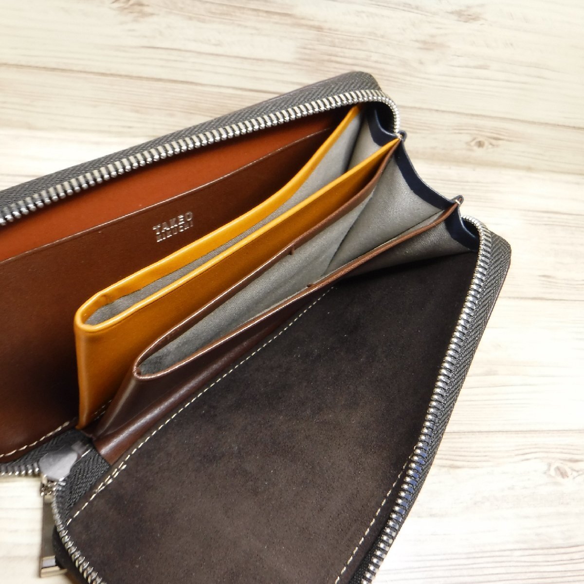 QQ319 タケオキクチ 定価17600円 茶 スマホ収納 ラウンドファスナー長財布 イタリア牛革 ウォレット ブラウン 780606 TAKEO KIKUCHI(長財布（小銭入れあり ...