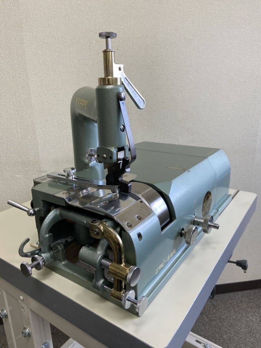 Yahoo!オークション - ニッピ 中古 革漉き機 NP-202 美品 工業用ミシ...