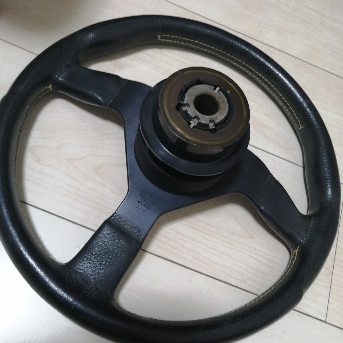 MOMO ステアリング モモ type V35(ステアリング、ハンドル本体)｜売買されたオークション情報、yahooの商品情報をアーカイブ公開 - オークファン（aucfan.com）