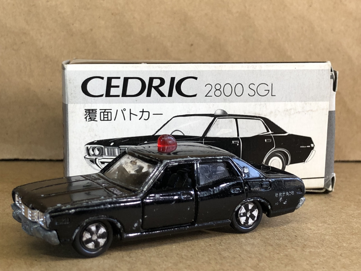 Yahoo!オークション - 043 tomica トミカ No.13 1/65 ニッサン セドリ...