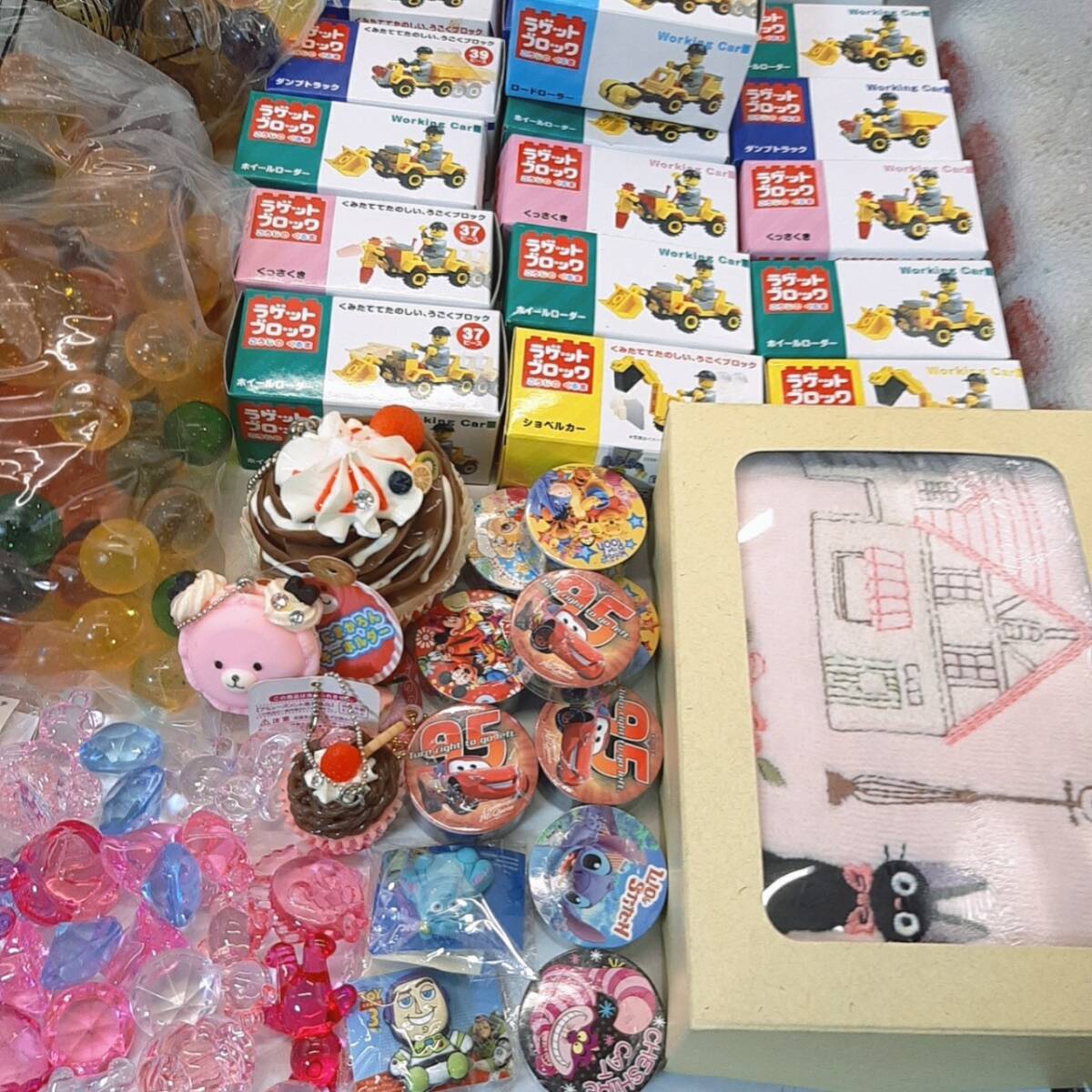 Yahoo!オークション - k122 子ども おもちゃ 雑貨 くじ いろいろ 盛り...