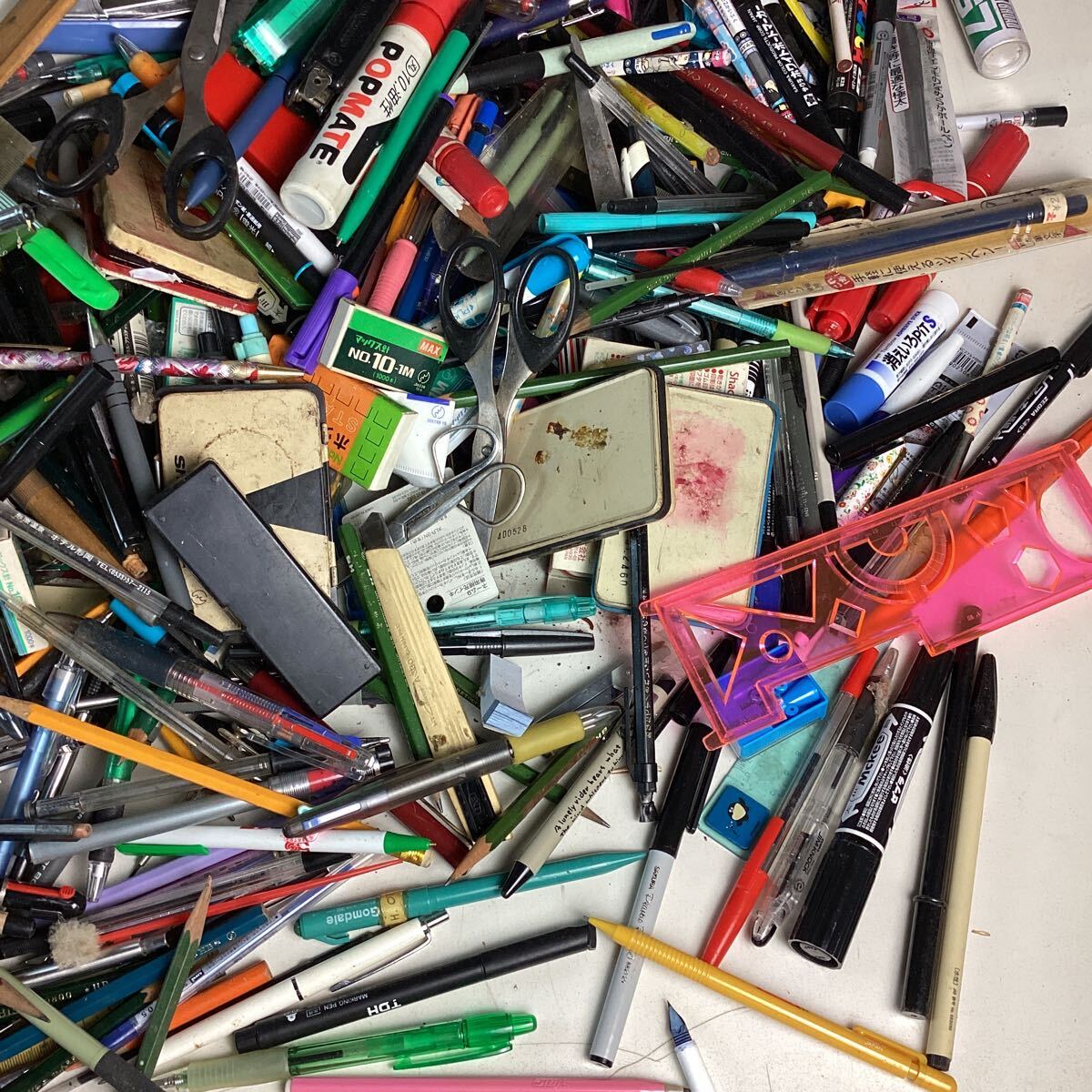 Yahoo!オークション - d846 文房具 約21kg大量まとめ売り 鉛筆カッター...