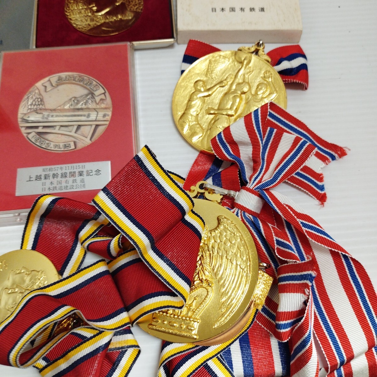 Yahoo!オークション - NA 1円〜遺品整理 メッキアクセサリー 金杯 メダ...