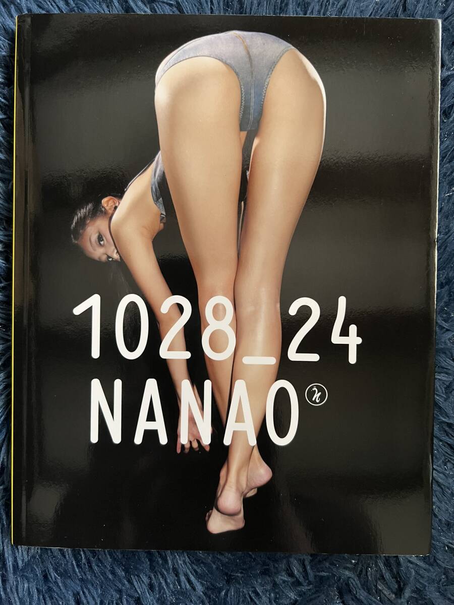 Yahoo!オークション - サイン本 1028_24 NANAO 菜々緒 超絶美脚写真集 ...