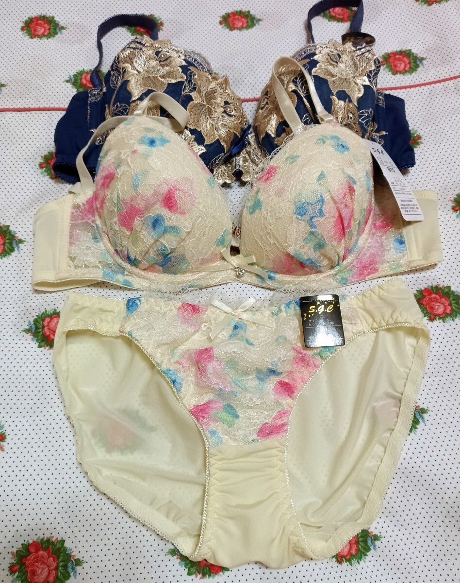 Yahoo!オークション - 【S.G.C 他】 B75ブラ2枚 ショ―ツMサイズ 新...