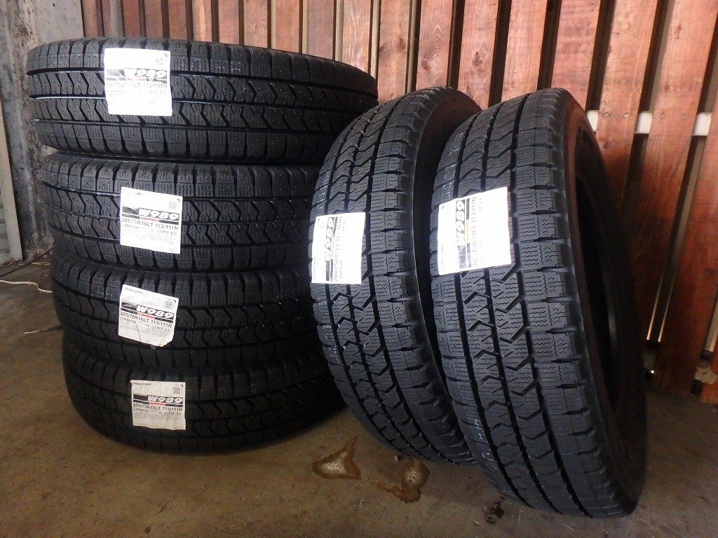 Yahoo!オークション - L279 新品 2023年製 送料無料【205/75R16 113/11...